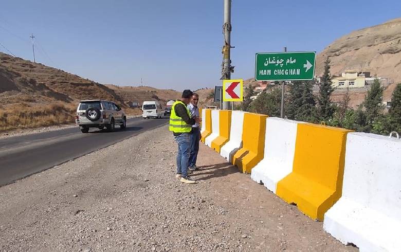 Construction and installation of concrete mass to protect drivers and ...